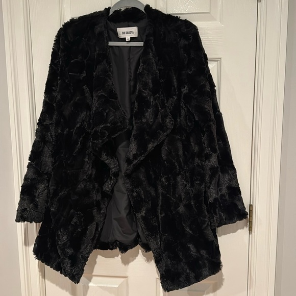 BB Dakota | Jackets & Coats | Bb Dakota Faux Fur Coat With Button Size ...